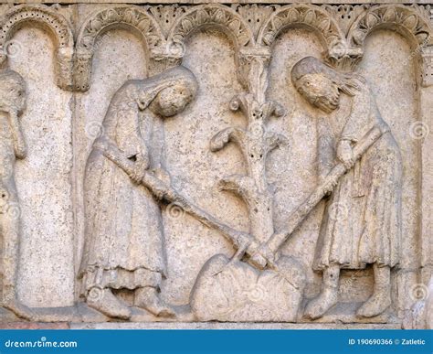 Adam Und Vorabend Hacken Die Erdentlastung Durch Wiligelmo Modena