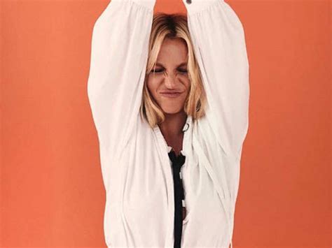 Pop Star Britney Spears Turns Dancer To Teach Babe Girls The