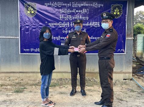 မိုင်းပျဉ်းမြို့တွင် နိုင်ငံသားစိစစ်ရေးကတ်ပြားများနှင့် အိမ်ထောင်စုလူဦးရေစာရင်းများ ပေးအပ်ပွဲ