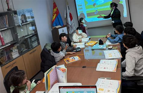 Төвийн байранд Солонгос дахь хүүхдүүд монгол хэл бичиг соёлоо сурахаар хичээллэж эхэллээ БНСУ
