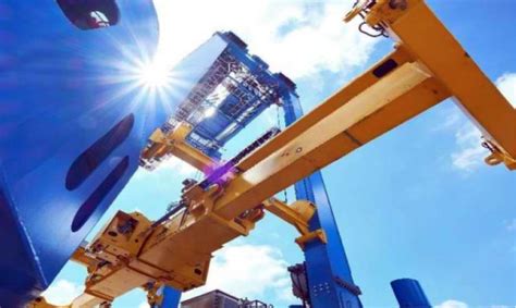 Autonomous Straddle Carrier Boosts Efficiency The Maritime Review