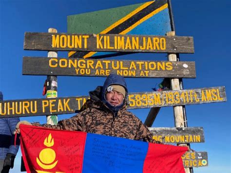 Килиманжаро уулын ноён оргилд Монгол Улсынхаа далбааг мандуулжээ Isee Mn