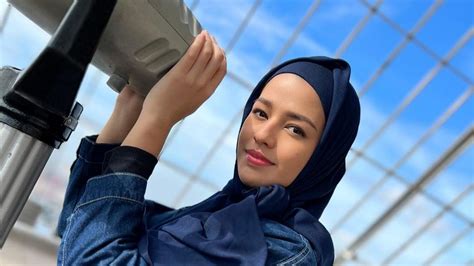Potret Anggunnya Susan Sameh Saat Berhijab Curi Perhatian Foto