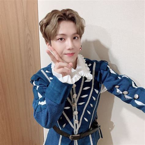 Pin By Charlotte On 펜타곤 Pentagon Pentagon Womens Top Twitter Video