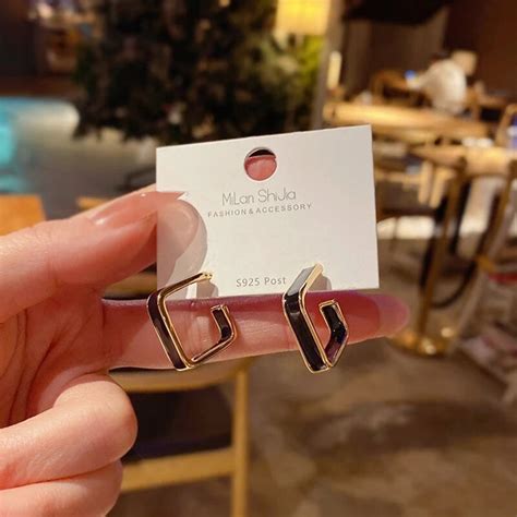 Винтидж бели черни емайлирани квадратни обеци с капки за жени Темперамент Сладка тенденция