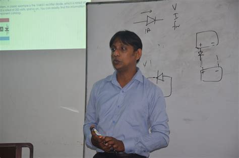 නව නිපැයුම්කරුවන් සඳහා ඉලෙක්ට්‍රොනික වැඩමුළුවක් ආතර් සී ක්ලාක් ආයතනයේදී