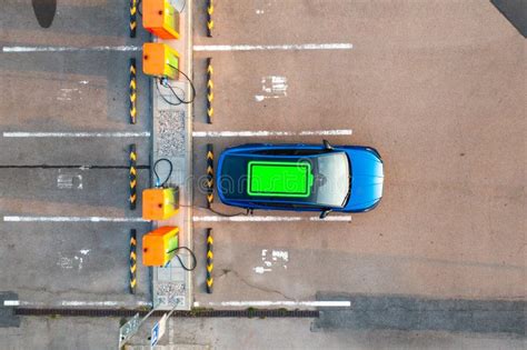 green battery power status indicator is visible on the roof of ev at a