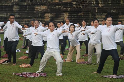 Msjtv News លោកជំទាវបណ្ឌិត ពេជ ចន្ទមុន្នី ហ៊ុនម៉ាណែត អញ្ជើញចូលរួមអនុវត្តយោគៈ និងសមាធិ