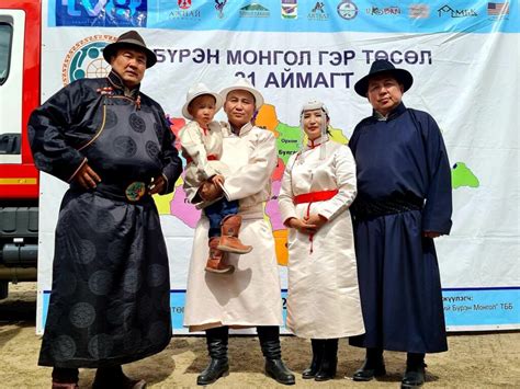 Улсын аварга О Хангай Эх нялхсыг тохижуулж П Бүрэнтөгс аварга залуу гэр бүлд гэр бэлэглэжээ