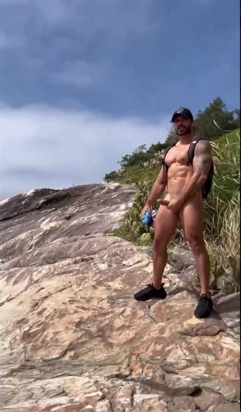 Hung Muscular Exhibitionist Hard Outdoors ThisVid