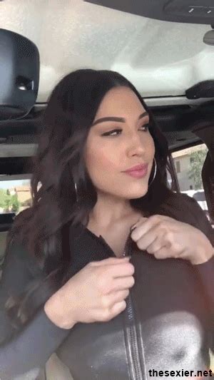 S Pornos Boobs Reveal