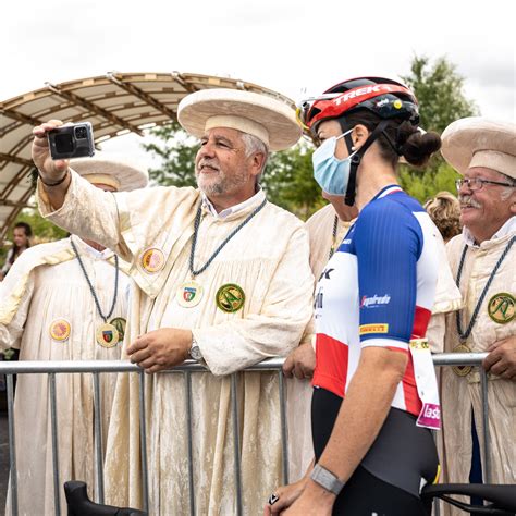 At Tour De France Femmes Its A Steep Climb To Equality The New York