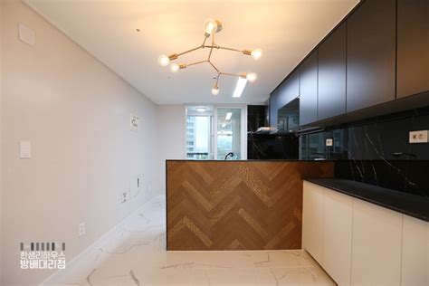 롯데캐슬헤론 35평아파트인테리어 폴리싱타일인테리어 거실바닥타일 한샘샷시 폴딩도어인테리어 거실폴딩도어 아트월시공 슬라이딩장한샘방배점 은혜인테리어 네이버 블로그