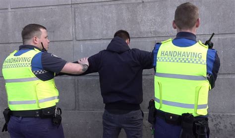 Boas Krijgen Handboeien En Bodycam En Mogen Ook Fouilleren Oog Groningen