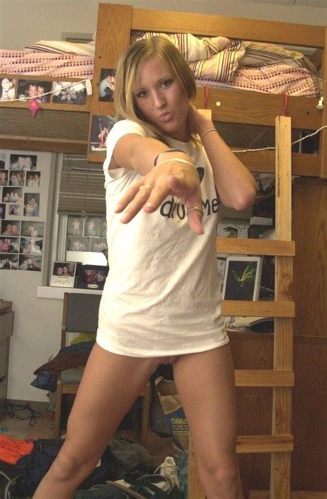 Hot Bare Bottom Blonde In T Shirt Pic Nudeamateurpics