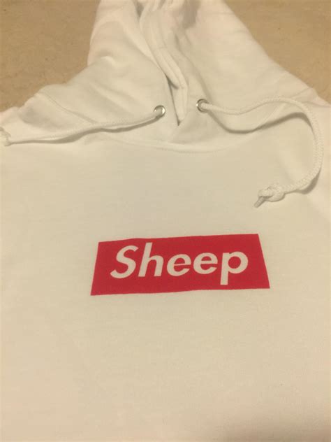 the two e s on this hoodie are different r mildlyinfuriating