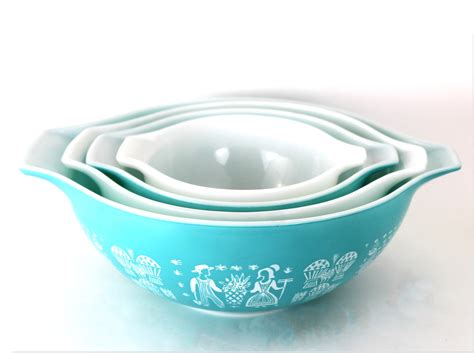 Complete Set Pyrex Cinderella Amish Butterprint Mixing Bowls