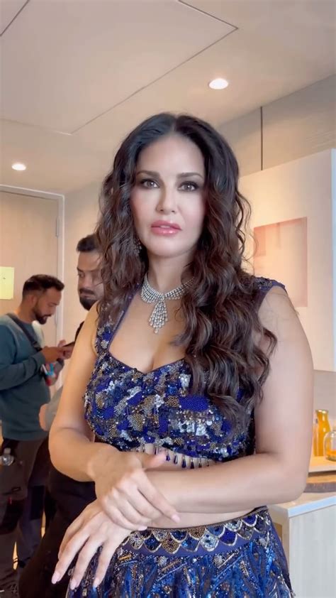 Sunny Leone 😍 Outfit By Crimsouneclub Earrings Bellofox