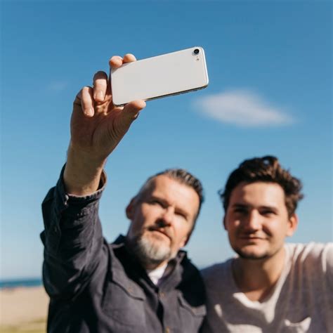 Vater Und Sohn Nehmen Selfie Kostenlose Foto