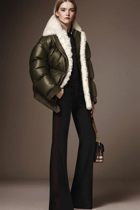 Пуховики Burberry (27 фото): женские модели пуховиков Барбери