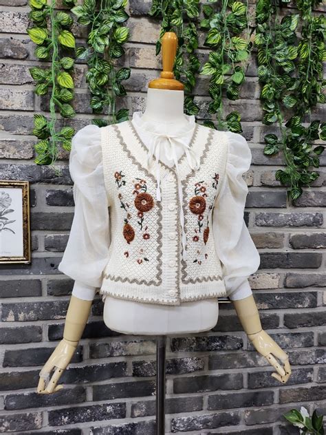 꽃자수 조끼 레이어드 세트 블라우스