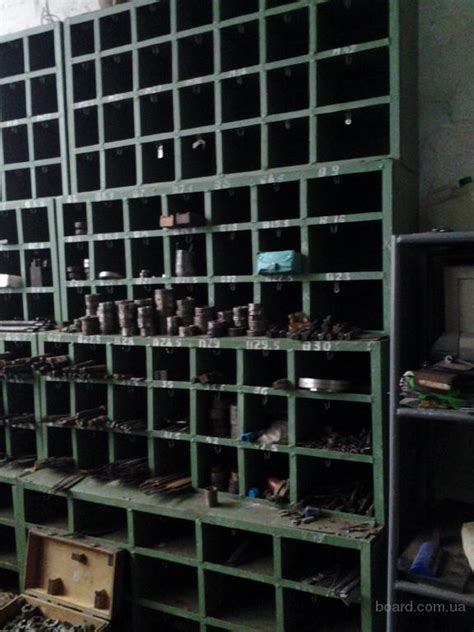 Стеллажи для хранения инструментов этажерки 4 ступенчатые с ячейками продам Ціна 3 000