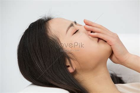 외로운 슬픈 우는 여자 사진 무료 다운로드 Lovepik