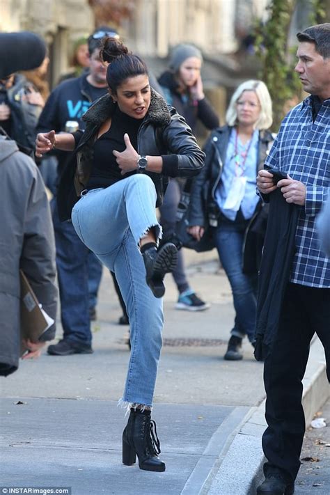 Priyanka Chopra Wrestles Cop In Action Scene For Quantico Daily Mail