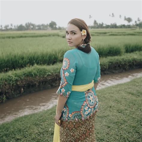 6 Pesona Feby Febiola Yang Tak Pernah Memudar Cantik Dan Awet Muda Di