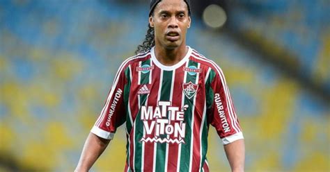 Ronaldinho Deja De Ser Jugador Del Fluminense Ecuavisa