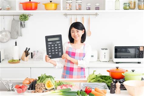 日用品の「値上げ」がつらい…男女500人が“実践する”対策→「量や頻度を減らす」「無駄なものを買わない」を圧倒的に上回った節約術は？ オトナンサー