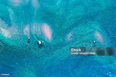 물 추상적 배경에 용해 파란색과 분홍색 알코올 잉크의 매크로 샷 금색에 대한 스톡 사진 및 기타 이미지 금색 녹색 러시아 Istock