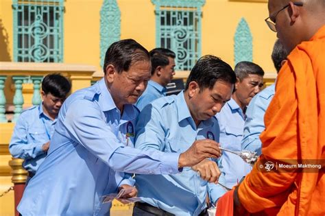 ស ស យ ក ប្រារព្ធពិធីថ្វាយព្រះពរព្រះរាជពិធីបុណ្យចម្រើនព្រះជន្មាយុ សម្តេចព្រះបរមនាថ នរោត្តម សីហមុនី