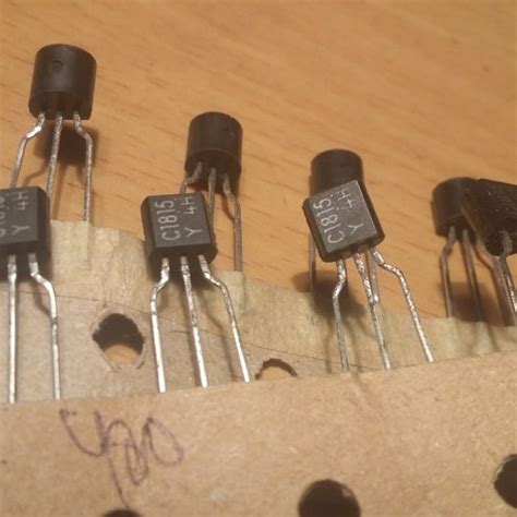jual transistor 2sc1815 c1815 c 1815 original toshiba rail kertas nos
