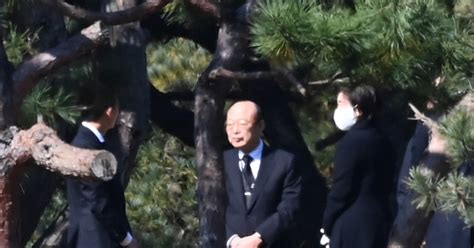 고 이건희 회장 2주기 추도식 참석한 한화그룹 김승연 회장