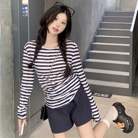 코디세트라운드넥 스트라이프 패턴 티셔츠베이직 A라인 캐주얼 숏팬츠 세트 Ag115488e