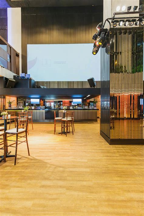 강당 고급 고급 장소 공식 모임 권위 있는 장소 기능 홀 나이트라이프 위치 높은 천장 도시의 장소 도시적인 세련미 럭셔리 레스토랑 인테리어 모던 바