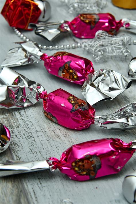 무료 이미지 배경 화이트 색깔 휴일 외딴 빨간 새로운 장식물 겨울 년 장식적인 축하 전나무 표 선물 소나무 디자인 녹색 경계 담홍색