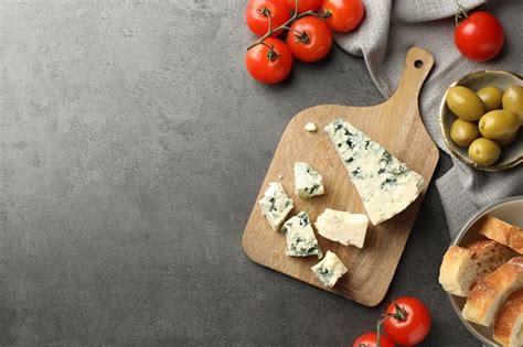 짙은 질감의 테이블에 나무 도마와 제품을 배치한 평면 레이아웃 텍스트를 위한 공간 플랫 레이에 대한 스톡 사진 및 기타 이미지 플랫 레이 0명 건강한 생활방식