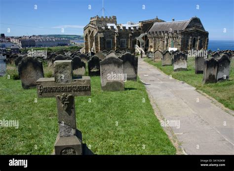 Whitby churchyard, North Yorkshire, UK - inspiration for Bram Stoker's novel Dracula Stock Photo ...
