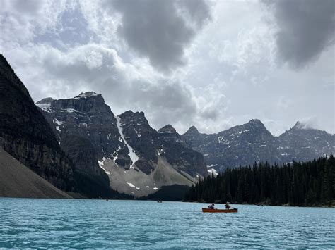 단풍국 벤프 국립공원의 모레인 호수와 루이즈 호수 Dvdprime