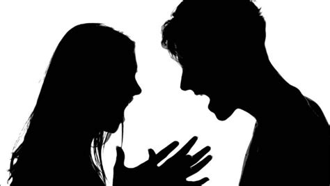 Wife భార్యను నిద్రలేపి పిలుచుకుని వెళ్లాడు ఎక్స్ ప్రెస్ రైలుకింద