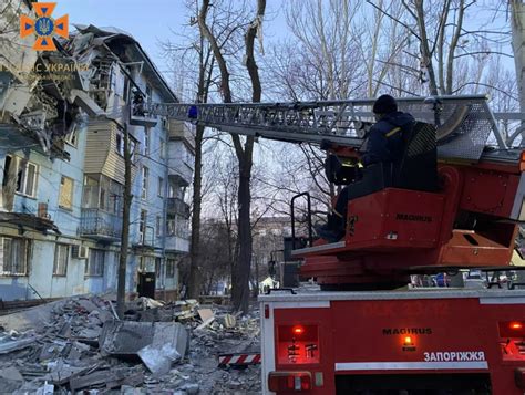 Ракетный удар по Запорожью разрушенный многоэтажный дом Первый Криворожский