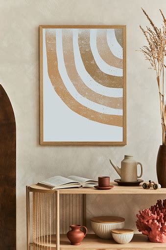 콘솔 모의 포스터 프레임 주전자 및 우아한 개인 액세서리와 거실 인테리어 디자인의 창조적 인 구성 공간을 복사합니다 템플렛 0