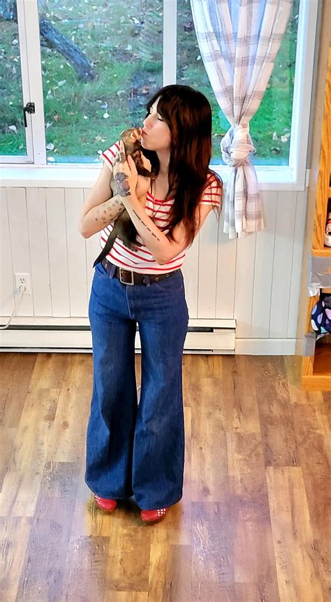 Miss Stella Is Miss Kissy Scrolller