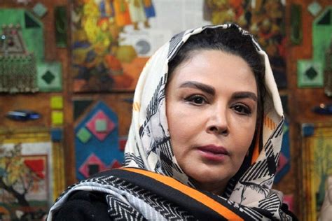 عصر ایران شهره سلطانی به خاطر حضور شاخ‌های مجازی روی صحنه تئاتر به