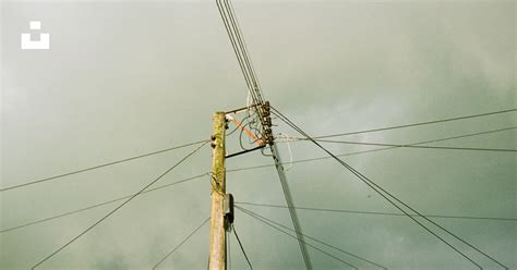 하늘을 배경으로 한 전봇대 사진 Unsplash의 무료 필름 사진 이미지