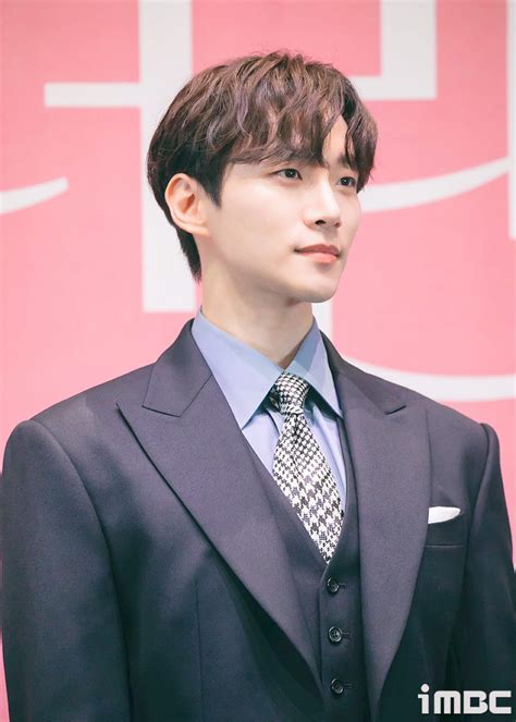 [움짤] 이준호 피지컬 킹 우리 회사로 가자~