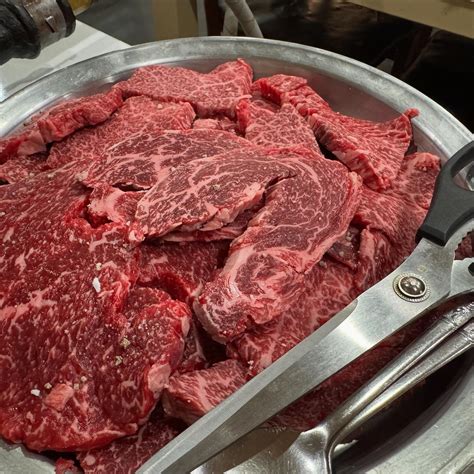 윤서인 귀여운 동생들 고기 사줬다 내가 좋아하는 남 잘된 얘기 실컷 들었네 너무 부럽고 덩달아 행복하다 Instagram