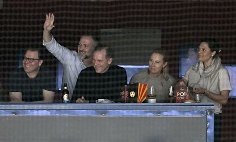 Unge Hockeyspelaren Tiger Om Nära Relationen Med Victoria